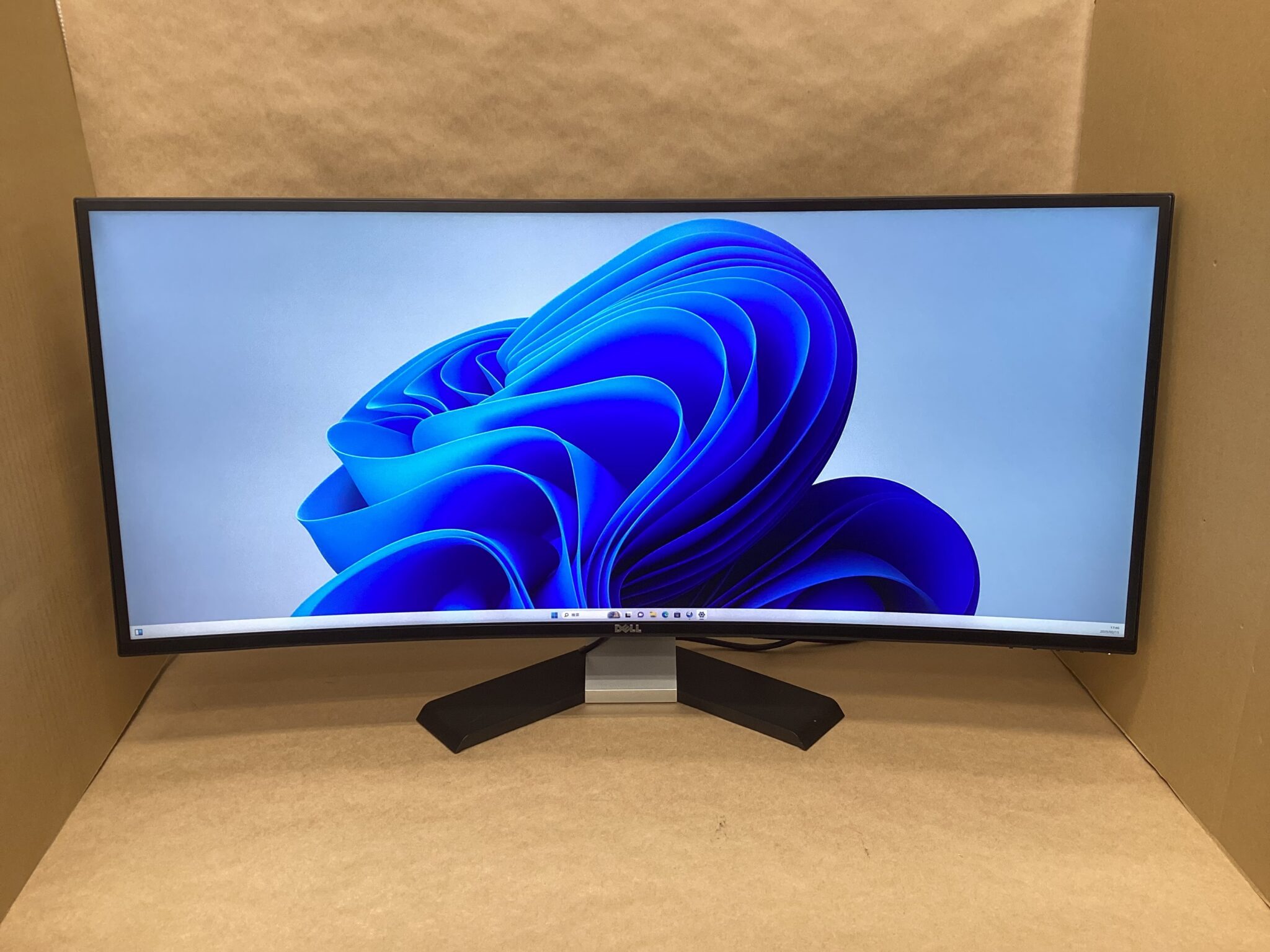 DELL 34-inch curved LCD monitor U3419W Independent inputs for multi ...