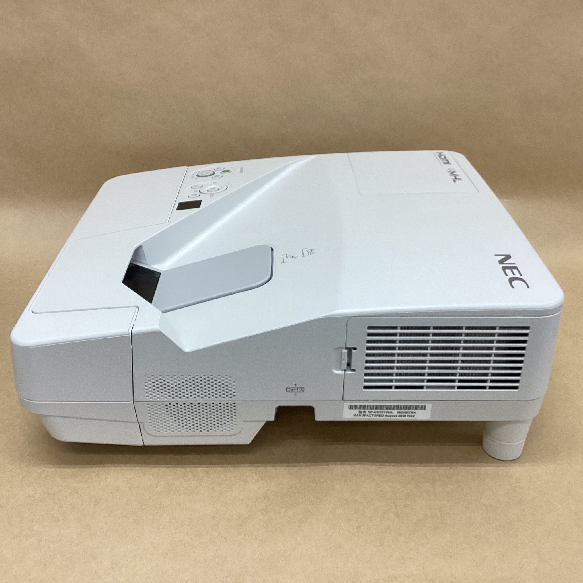 Lamp usage 702 hours NEC Ultra short throw projector NP-UM351W 3500 ...